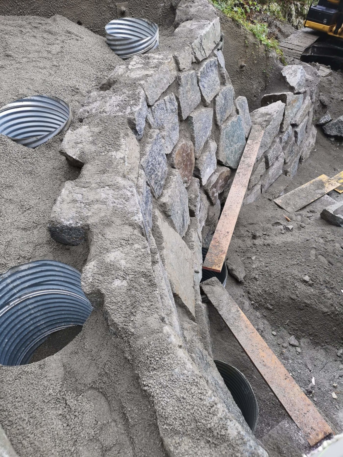 Die Verwandlung einer Spritzbetonwand - Grünraumplaner