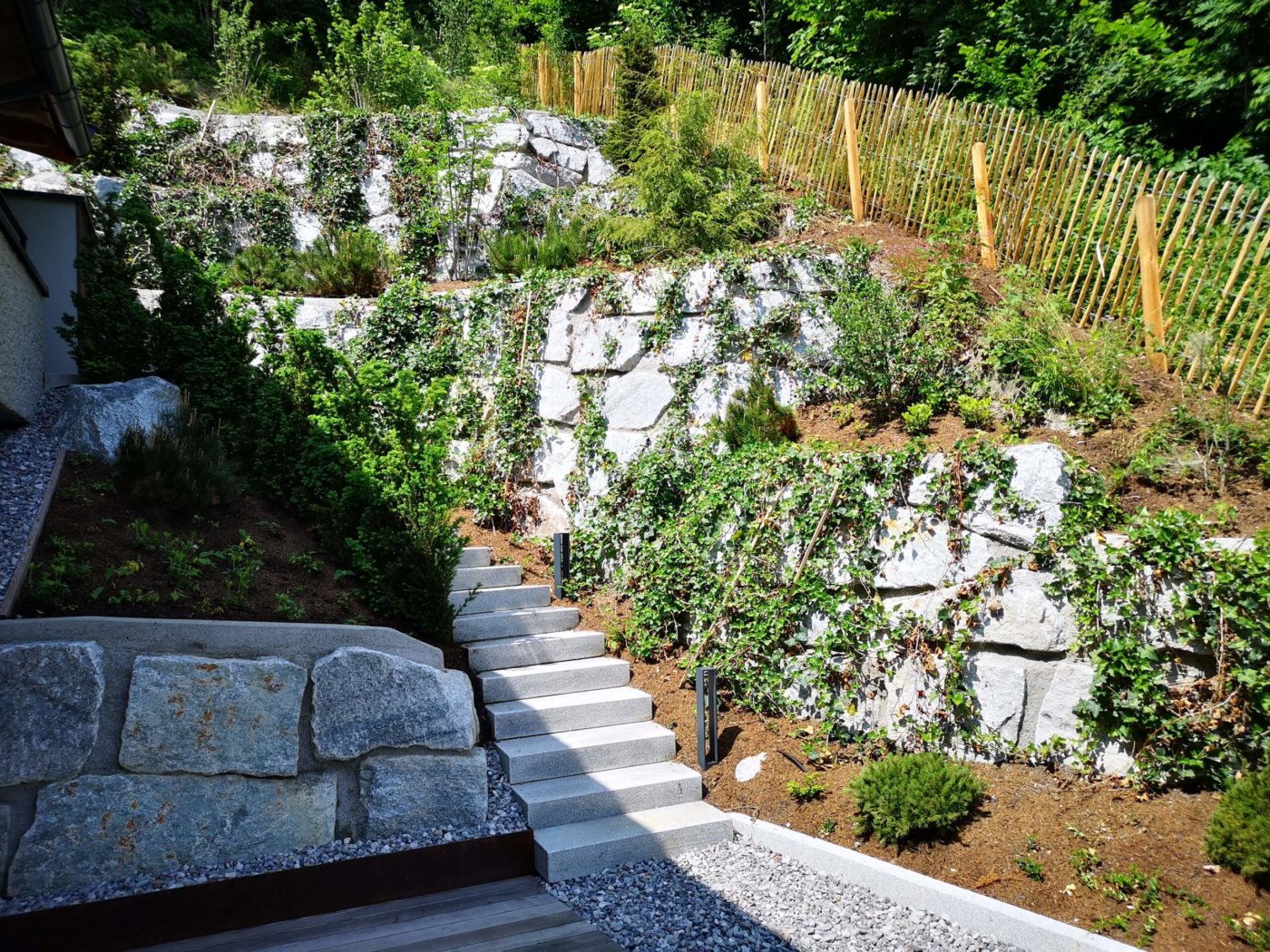 Die Verwandlung einer Spritzbetonwand - Grünraumplaner