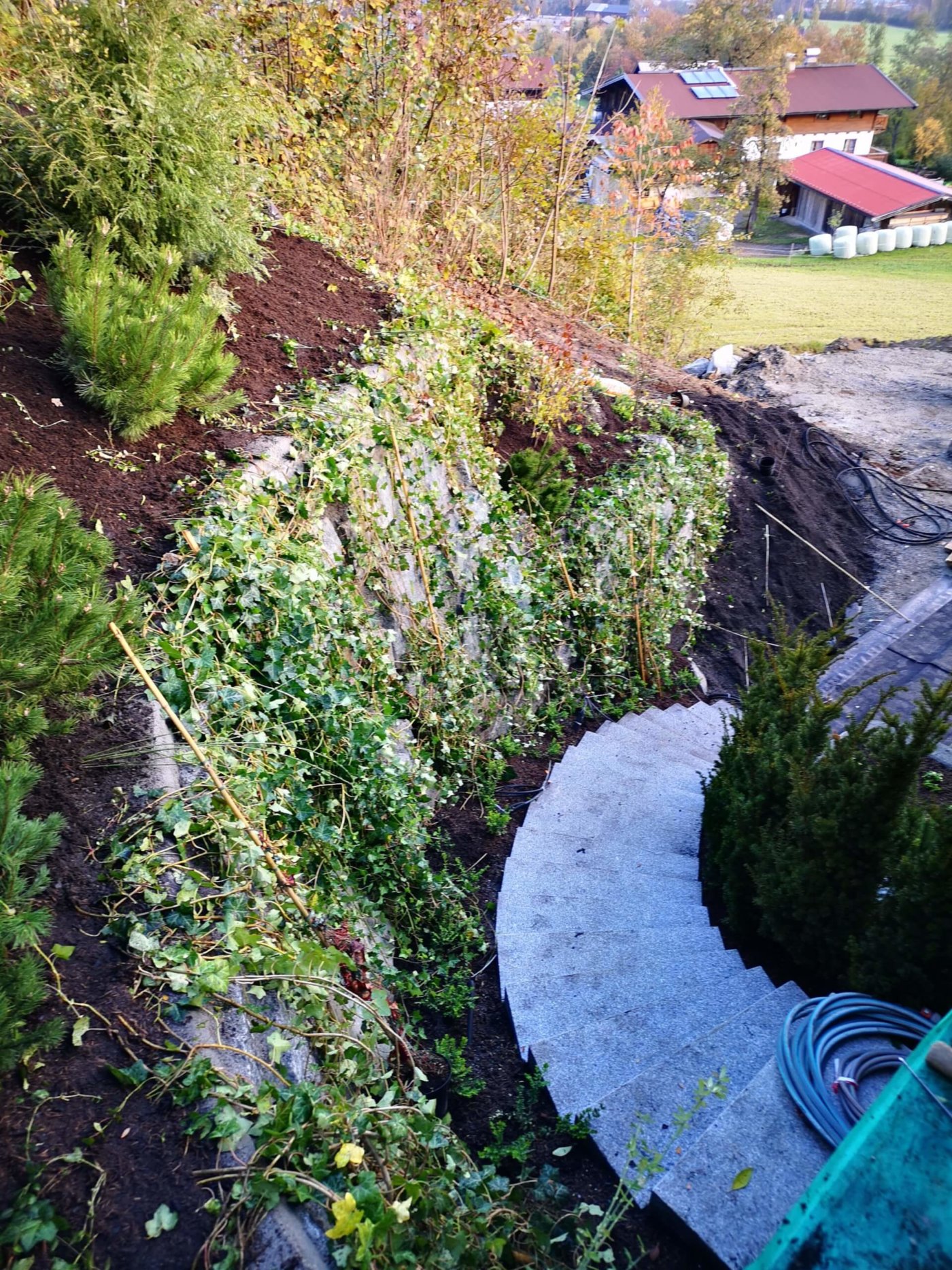 Die Verwandlung einer Spritzbetonwand - Grünraumplaner